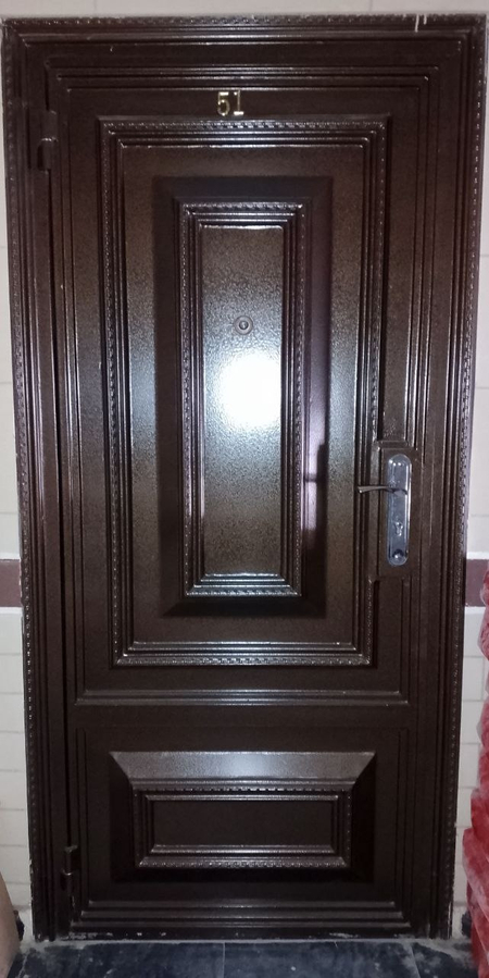 Mustahkam metal Eshik.