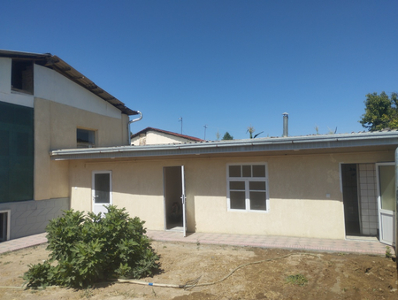 Uchaska 2,8 sotik (hovli joy)
