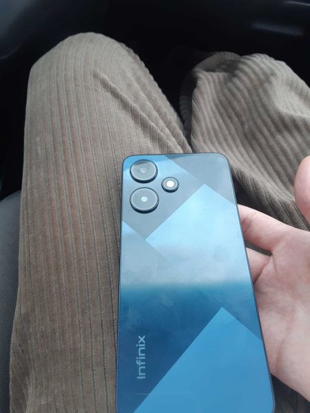 Telefon yaxwi xolatda karopka dok bor 128 gb