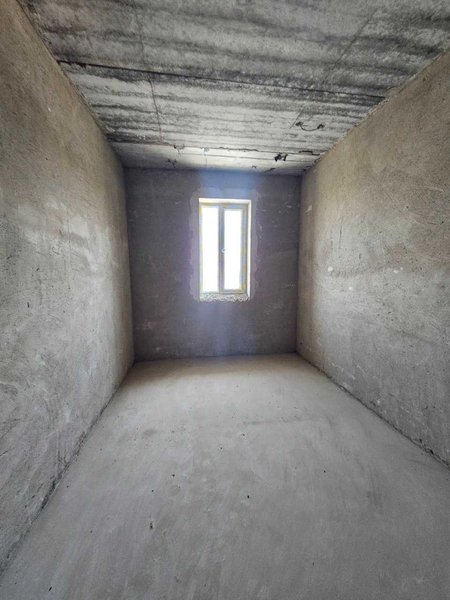 3 xonali 93m² 7-qavat sotiladi