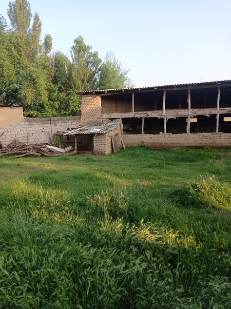 Hovli sotiladi pustoy