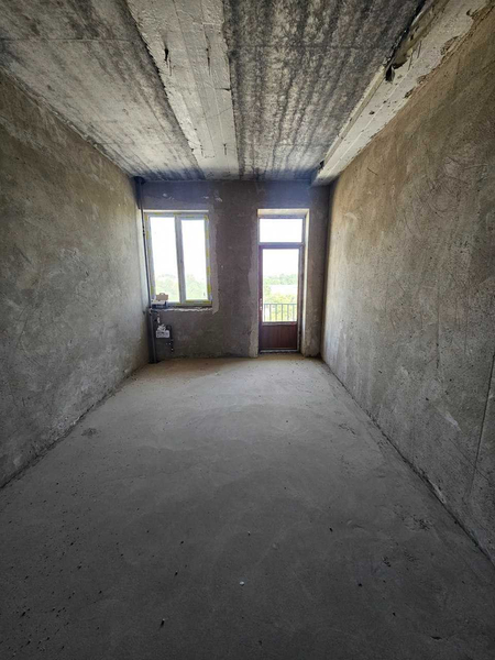 3 xonali 93m² 7-qavat sotiladi