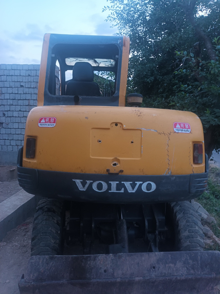 Volvo ekskvator 2001yil narxi kelishiladi