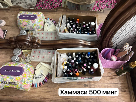 Ayoq kiyimlar sotiladi