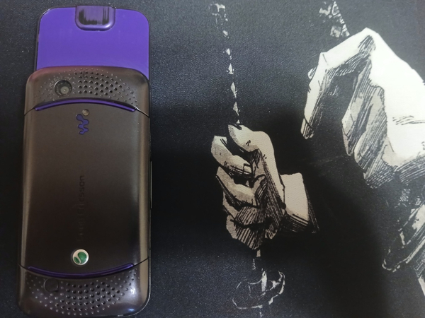 Assalom alekum Retro telefon sotiladi Tuq Siyoxrang Sony Ericsson W395