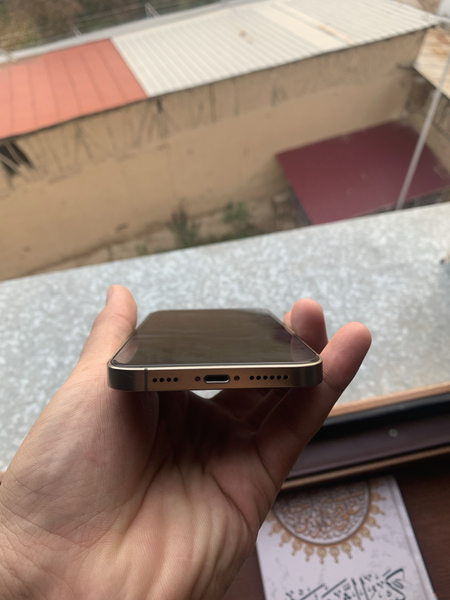 Iphone Xr 15 pro korpusida