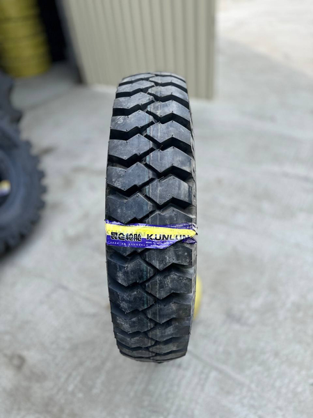 Грузовые шины 10.00-20 (exkvator)
385/65R22.5 китайский бренд кач