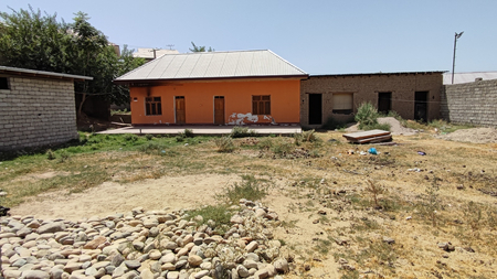 Hovli Uy joy sotiladi