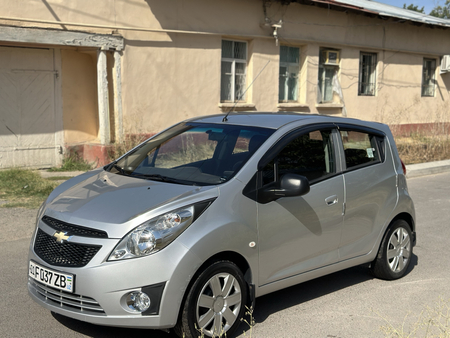 Spark sotiladi 2016 tozza 93000 yurgan