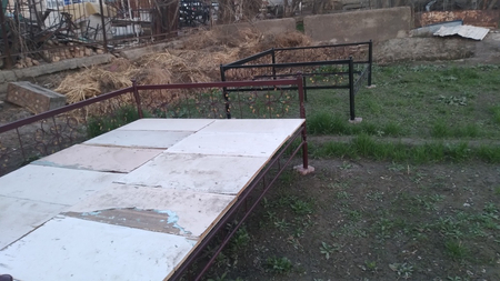 Продаётся тапчан.
