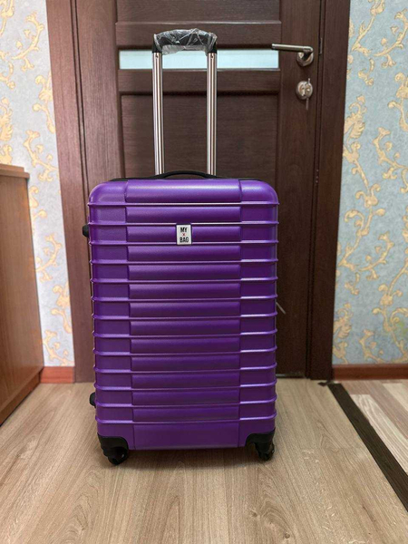 Продаётся чемодан для путешествий.