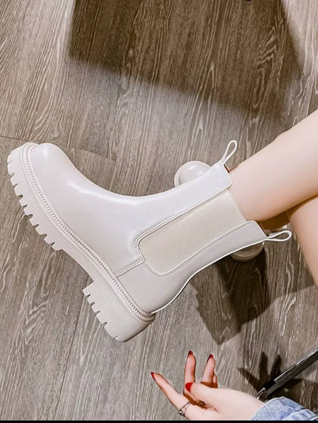 Ayollar uchun oyoq kiyim