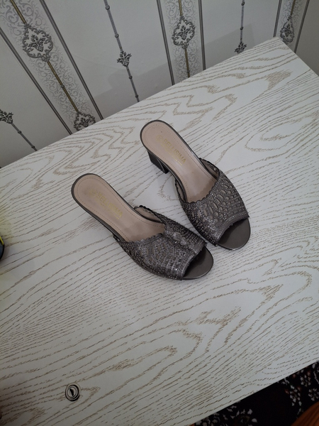 Kelinchaklarga oyoq kiyim