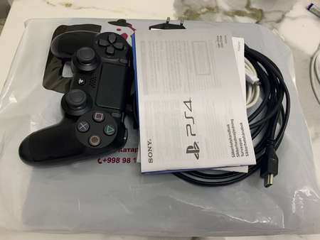 Playstation 4 slim HDR 1TB игры 12 и два джестика  как на фото