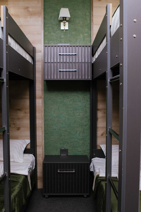 Bed & Pillow (Hostel)