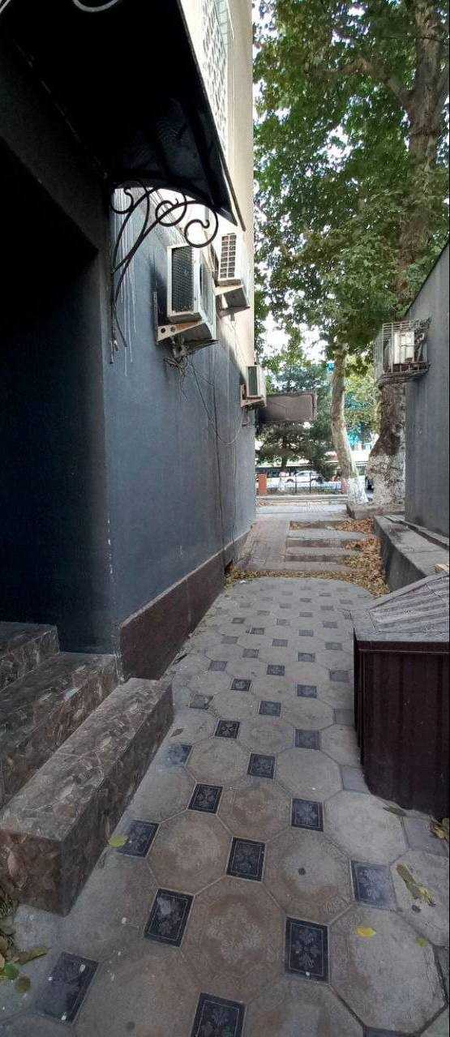 Сдается офис на Ц-5 Лакоста .
