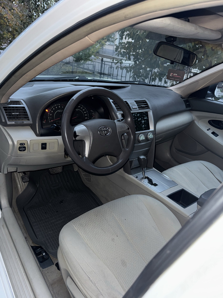 Toyota Camry sotiladi srochno