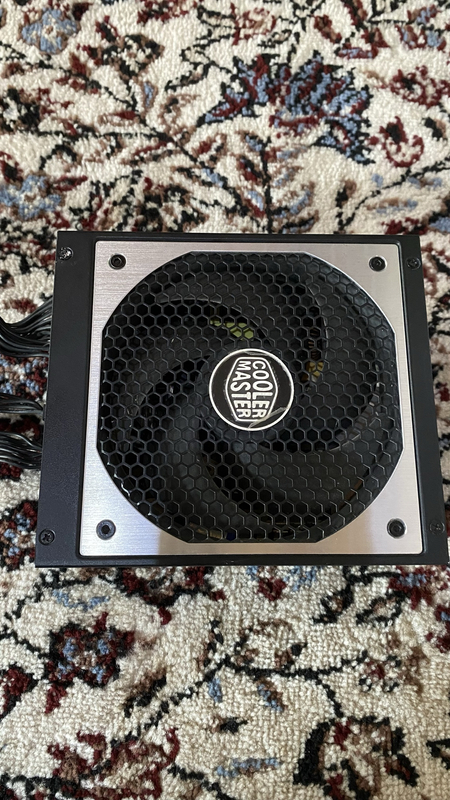 Blokpitaniya sotiladi 1000wattlik cooler master
