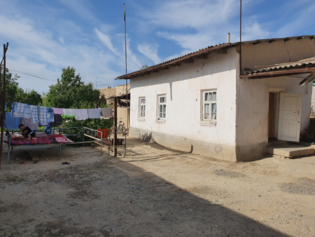 Bulung'ur tumanida 10 sotix hovli uy