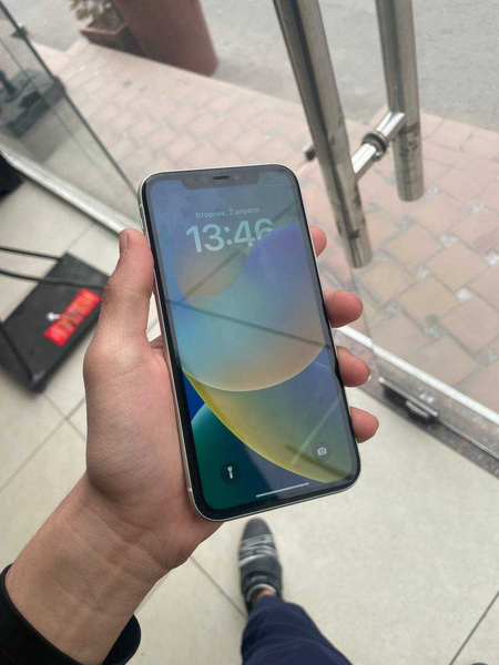 iPhone 11 128gb 83yomkst