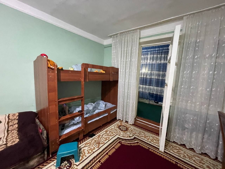Квартира сотилади срочно Илтимос реально оладиганлар тел килсин
