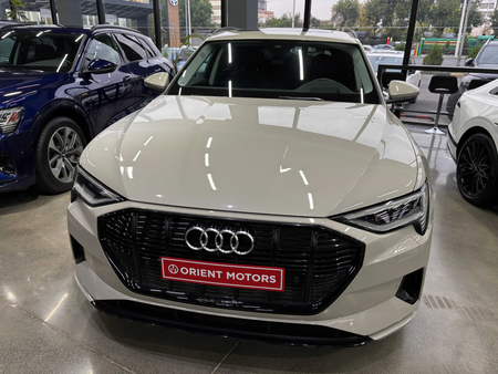 Audi Q7 e-tron quattro AWD Prestige 55 / 402 л.с. / Электро $84,900