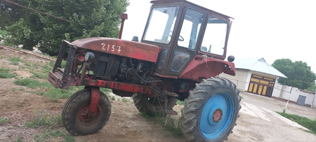 Traktor TTZ 8011