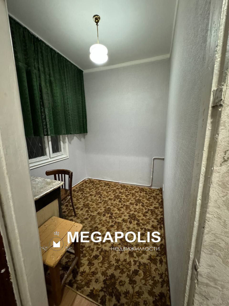 21 квартал 1в2/1/4 Балкон 1.5х3 продам