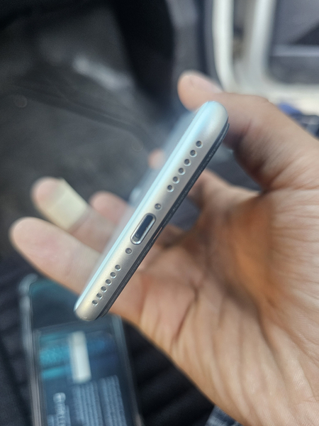 iPhone se 2020 alo holatda