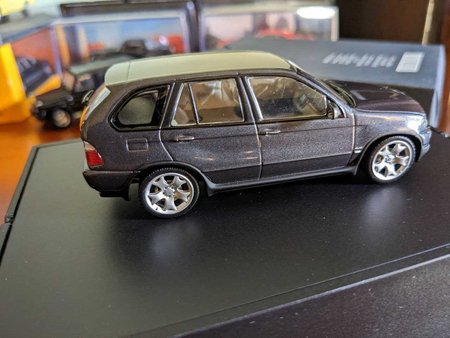 Масштабная модель BMW X5 1:43