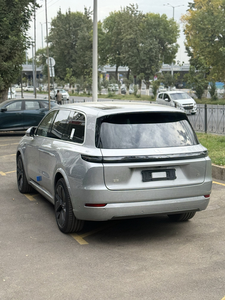 Lixiang l9 ultra nalichida