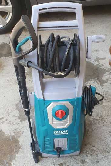 ПРОДАЕТСЯ KARCHER КАРЧЕР TOTAL 2800W  работает отлично деньги нужны