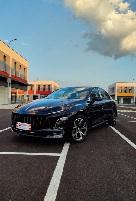 hongqi e-qm5 17.000$