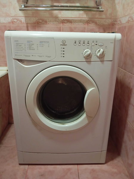 Продам стиральную машину INDESIT (полностью в рабочем состоянии)