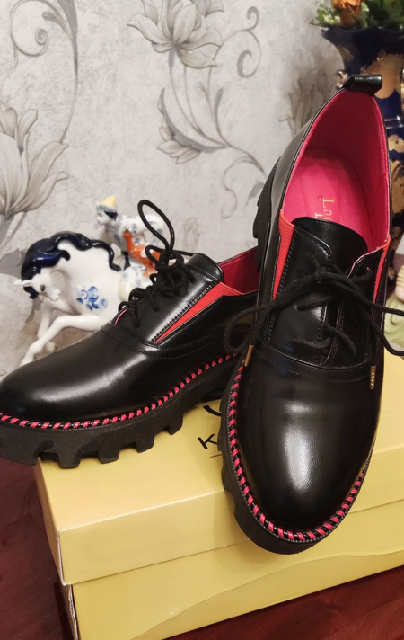 Новые коженые, крутые туфли 38-39 раз.