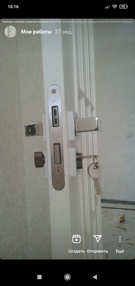 Установка дверей и плинтуса