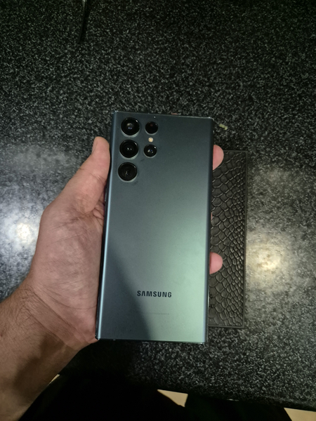 Samsung s22 ultra 12.256g holati zor karea