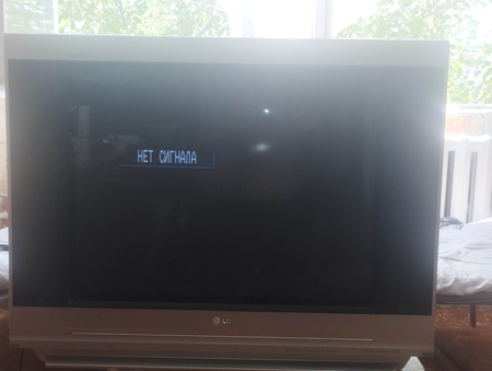 телевизор 32 LG2004 года.