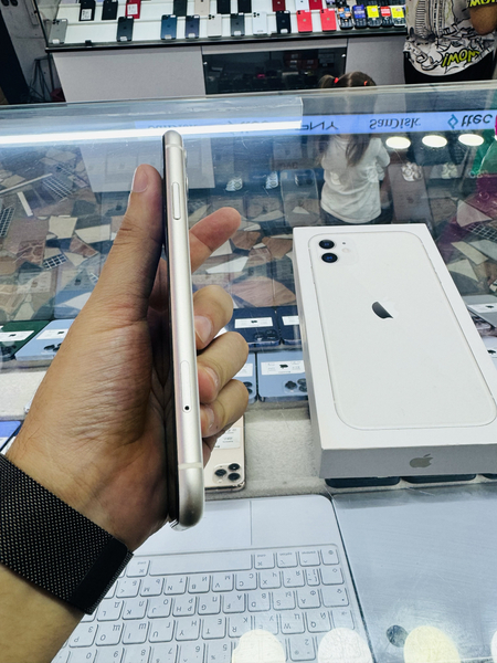 iPhone 11  64 gb white 100% batare