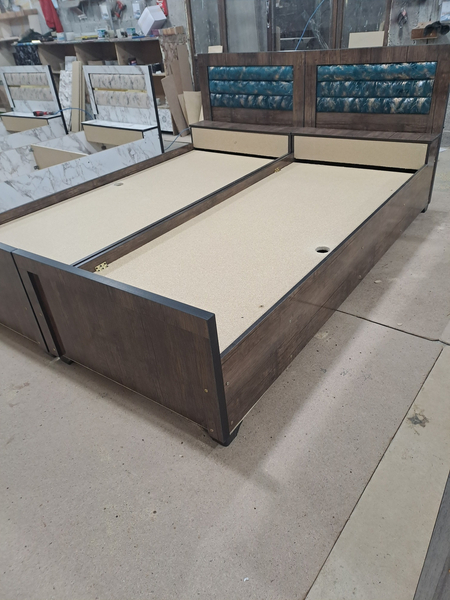 Spalni divanlar purjina matras
