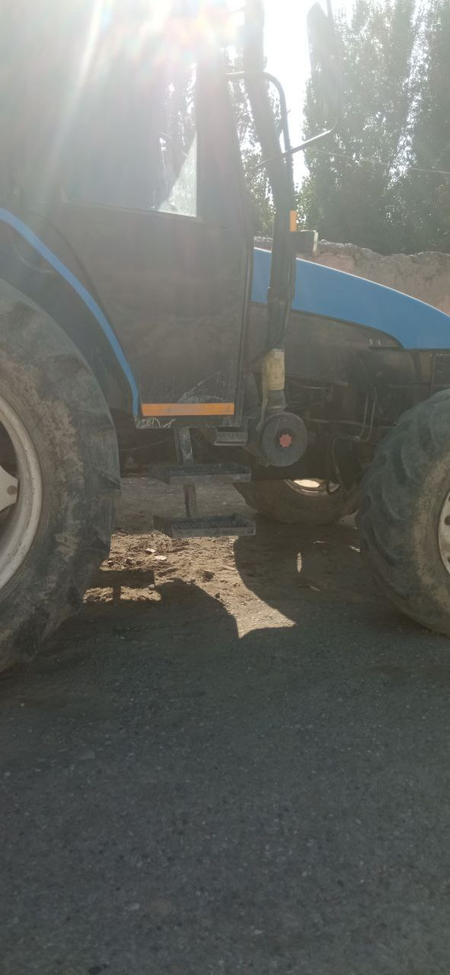 Traktor 50x60 niholding srochna sotiladi
