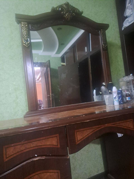 Срочно продам мебель 2 тумбочки, кровать, и камот