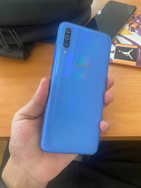 Samsung a 70  holati alo