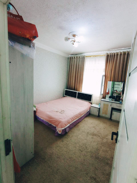 Sergeli 3 kv 35 Dom 7 maktab oldida