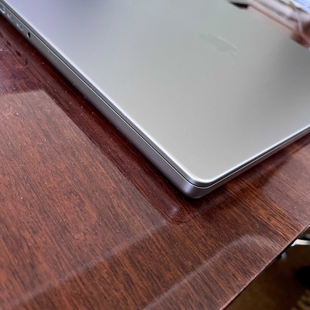 Macbook pro M1 pro 16inch 16/512