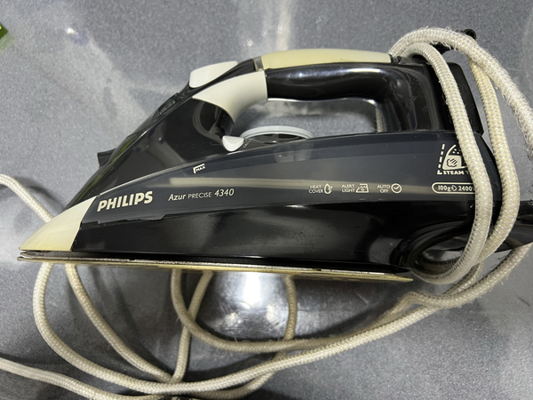 Утюг PHILIPS AZUR PRECISE 4340 мощность 2400 W STEAM TIP .Сингапур.