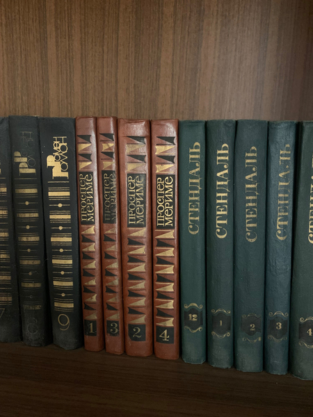 Продаются книги, подписные издания.
