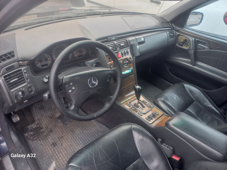 Mersedes e 210 рестайлинг 2000г
