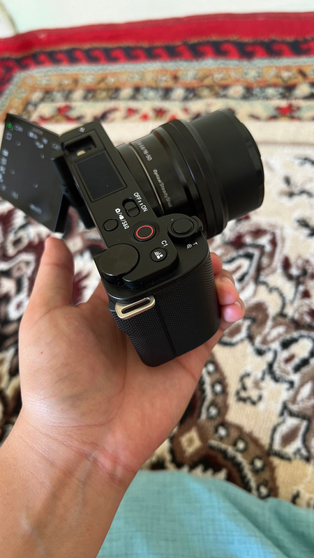 Видео камера йенги Sony zv-e 10
