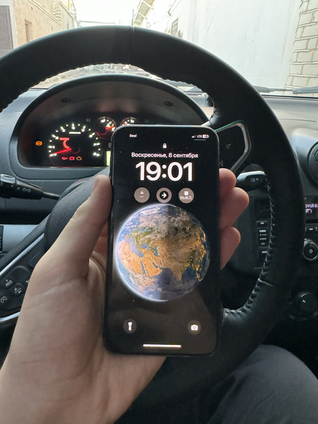 Iphone 11 pro   .